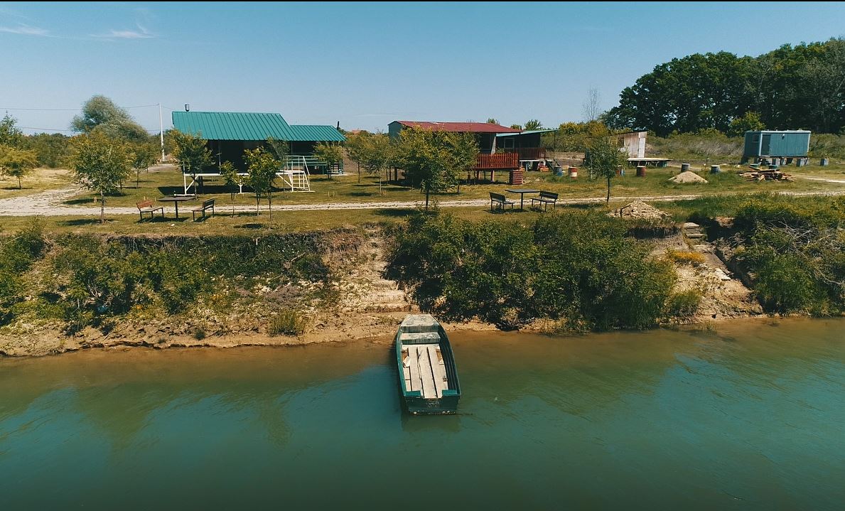 Plaža „Skela“ na obali Tamiša u Jabuci